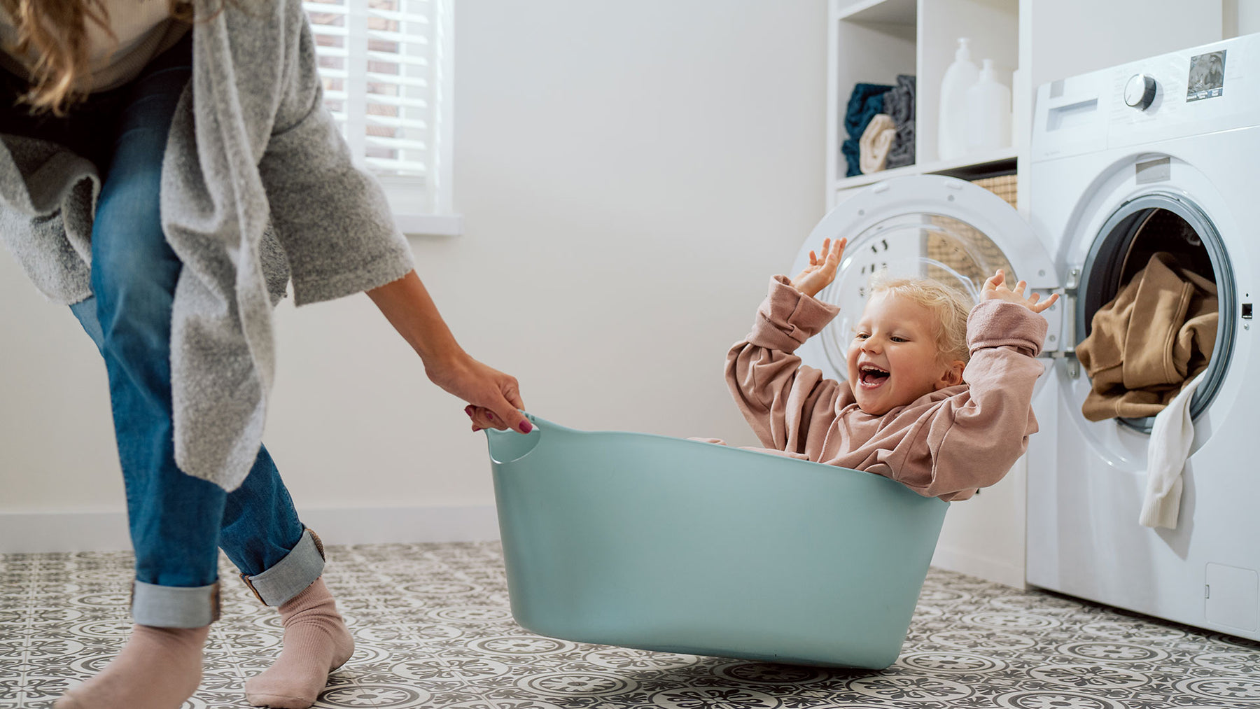 How to use reusable cloth diapers including fit tips, washing advice ...
